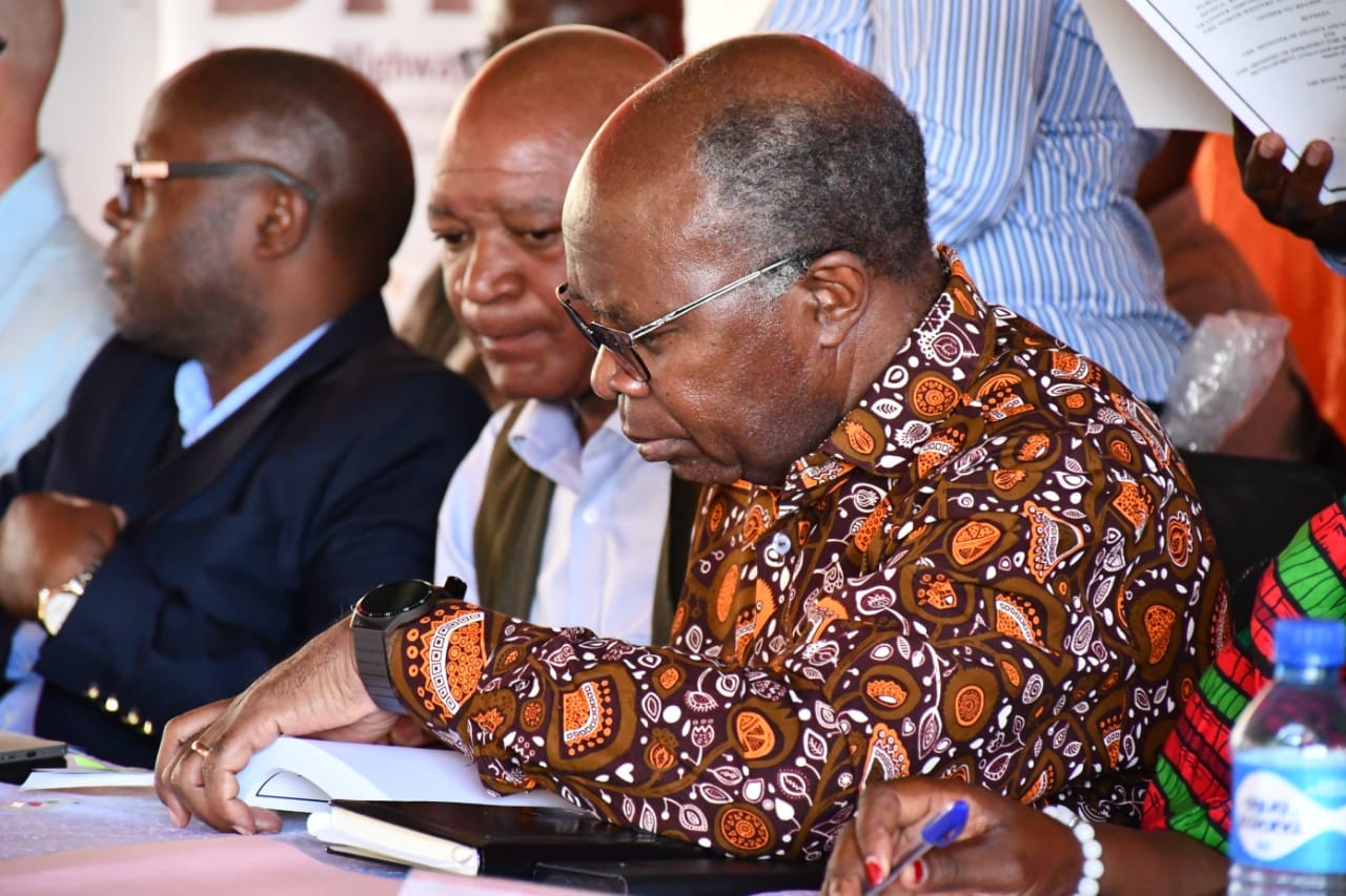 GOVERNMENT SIGNS CONCESSION AGREEMENT FOR CONSTRUCTION ON THE MUTANDA ...